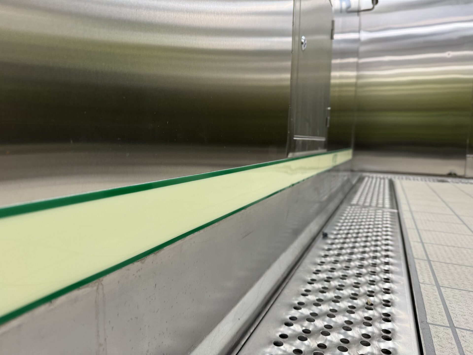 The New Generation Low Location Lighting (LLL) PL System | Signwell